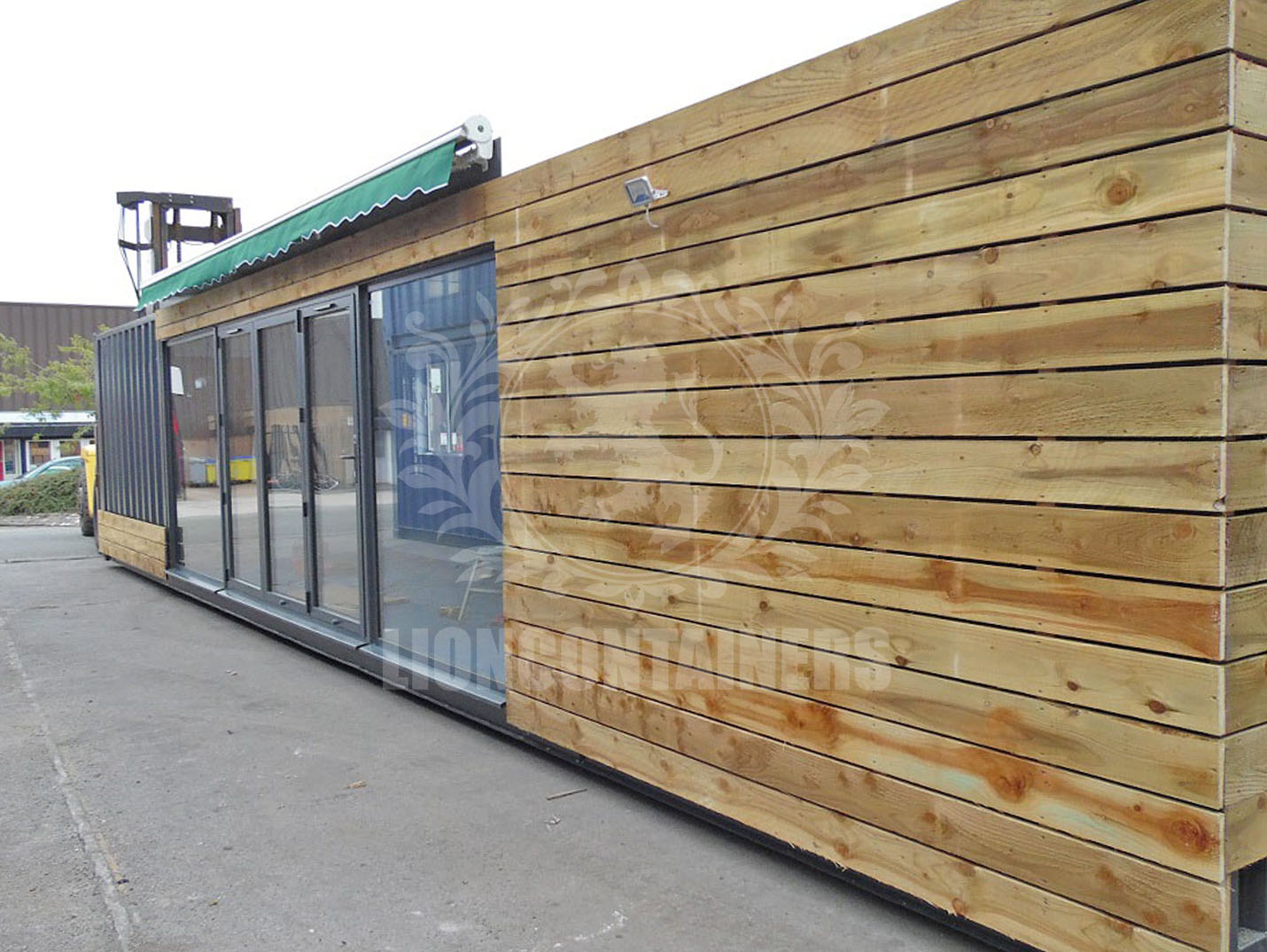 ?40ft University Travel Hub Container Case Study